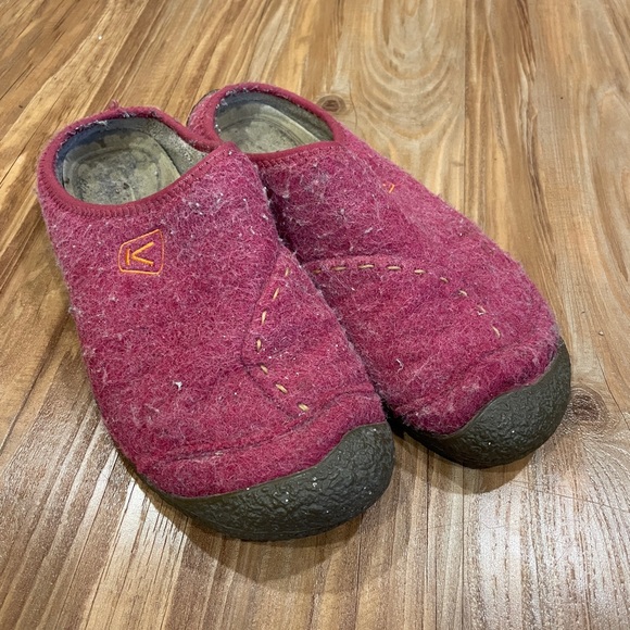 Keen | Shoes | Keen Howser Fuchsia Pink Boiled Wool Faux Fur Clogs ...
